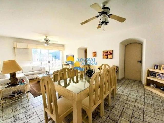 Apartamento beira mar com sacada — Pitangueiras — Guarujá