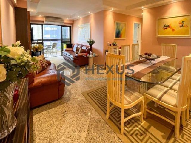Apartamento beira mar com varanda, vista mar e lazer de clube na Praia da Ensead