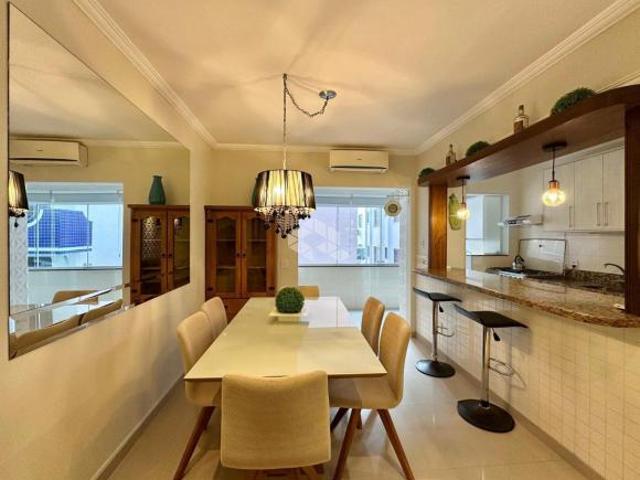 Apartamento Beira Mar com 02 dormitórios sendo 01 suíte, mobiliado e decorado
