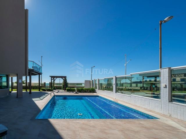 Apartamento Beira Mar com 03 Suítes em Bombas Athenas