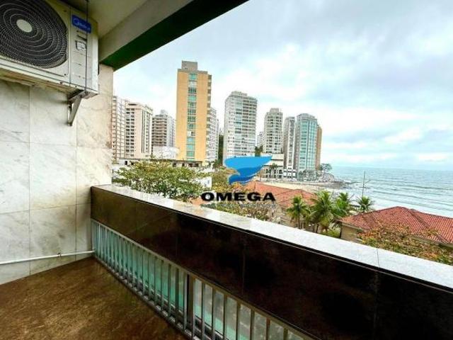 Apartamento beira mar à venda na praia das Pitangueiras no Guarujá I Omega Imoveis