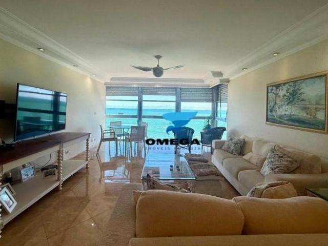 Apartamento beira mar à venda na praia das Pitangueiras no Guarujá I Omega Imoveis