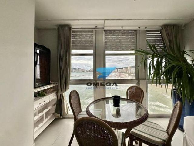 Apartamento beira mar à venda na praia das Pitangueiras no Guarujá I Omega Imoveis