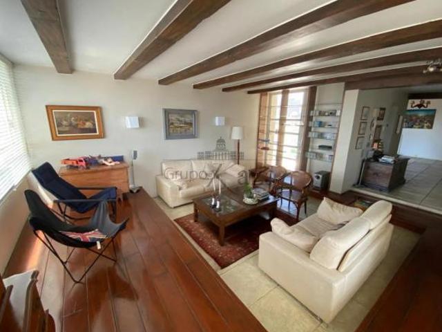 Apartamento Bela Vista 4 Dormitórios 220m²