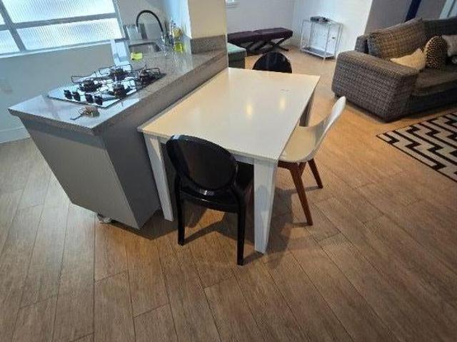 Apartamento Boqueirão, 1 quadra da praia, 2 dormitórios, 1 vaga