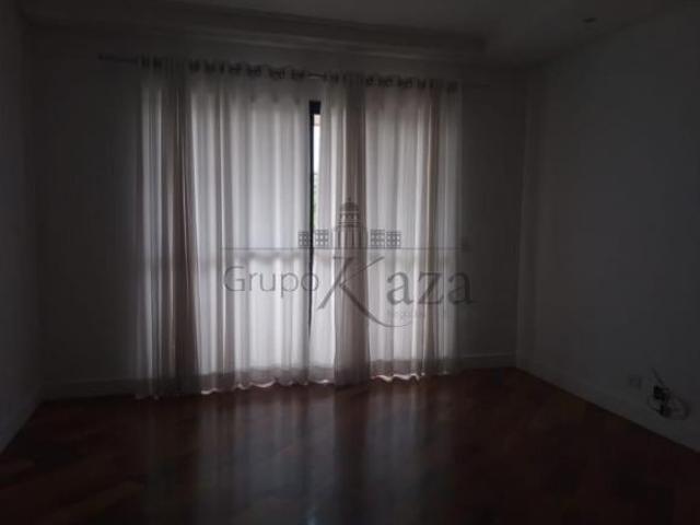 Apartamento Bosque dos Eucaliptos Condomínio Edifício Califórnia 3 Dormitórios 124m²
