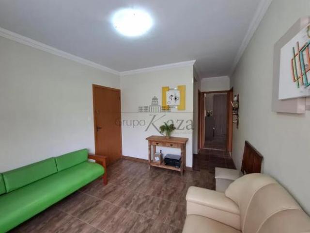 Apartamento Bosque dos Eucaliptos Edifício Vitor Hugo 2 Dormitórios 74m²