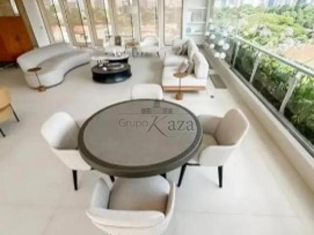 Apartamento Brooklin 4 Suítes 322m²