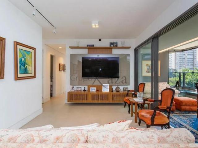 Apartamento Brooklin 3 Suítes 131m²