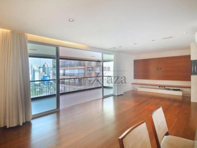 Apartamento Brooklin Paulista 4 Dormitórios 218m²
