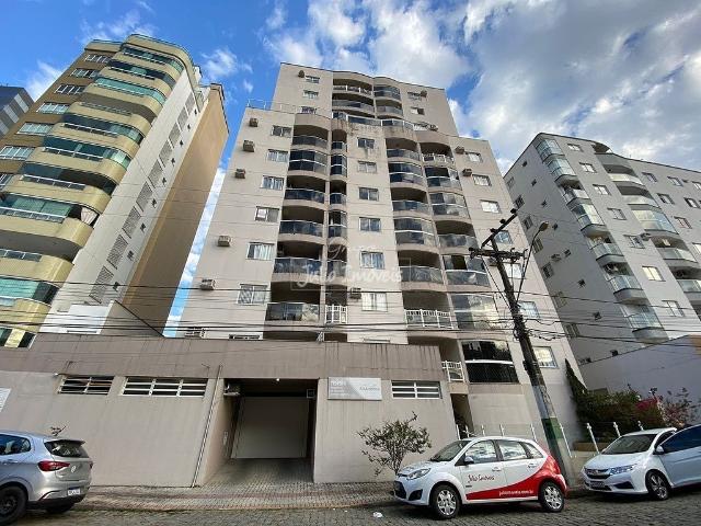 Apartamento c/ 03 dormitórios no Centro