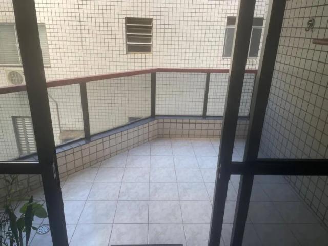 Apartamento c/ 2 dormitórios sendo 1 suíte à 20m da praia