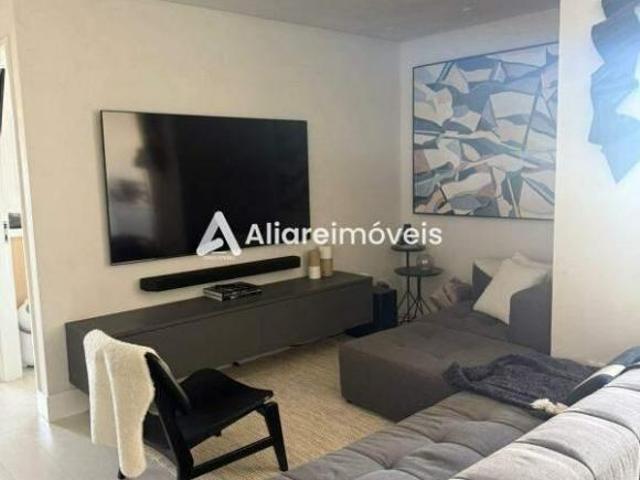 Apartamento c/ 2 quartos, 1 suíte e 2 vagas, 70m², à venda no Condomínio Edifício Villa D&apos Este, no b