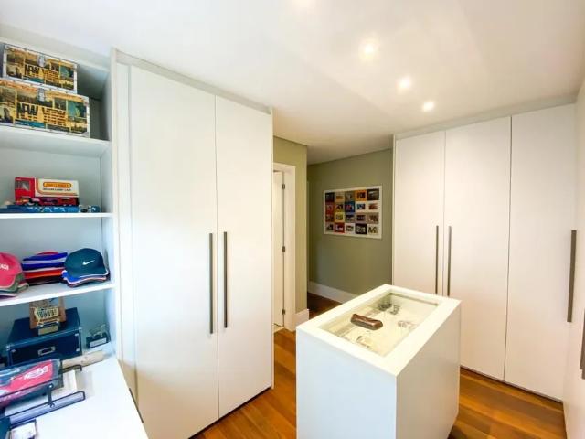 Apartamento Campo Belo com 4 dormitórios, 5 vagas, 370 m² e deposito