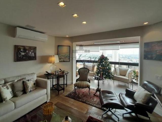 Apartamento Campo Belo 3 Dormitórios 200m²