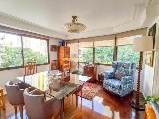 Apartamento Campo Belo 3 Dormitórios 200m²