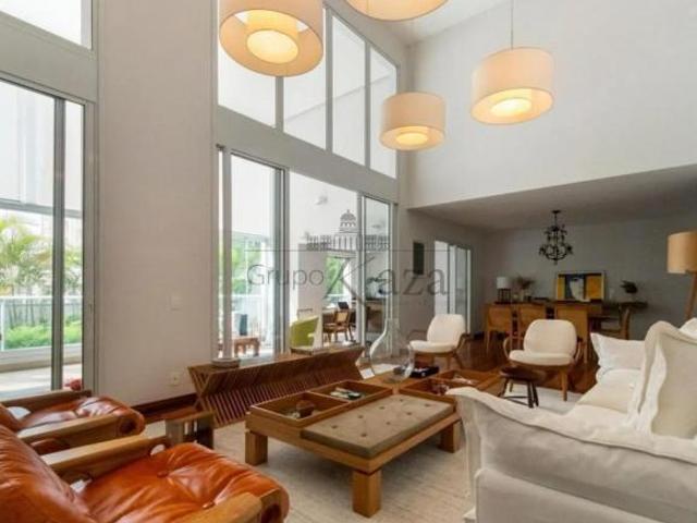 Apartamento Campo Belo 3 Dormitórios 310m²