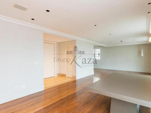 Apartamento Campo Belo 3 Suítes 218m²