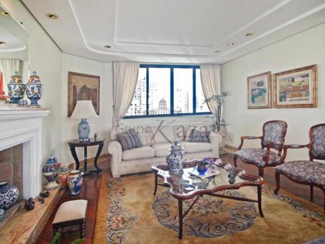Apartamento Campo Belo 4 Dormitórios 280m²