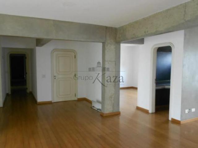 Apartamento Campo Belo 4 Dormitórios 332,34m²