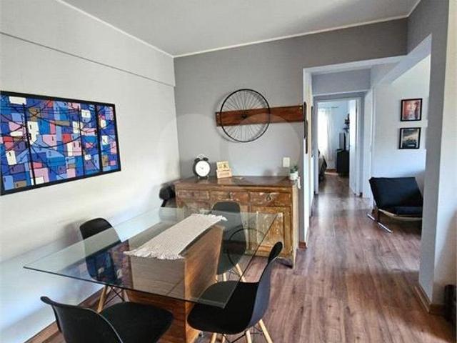 Apartamento Cabral 2 Dormitórios 1 Suíte 1 Vaga Reformado