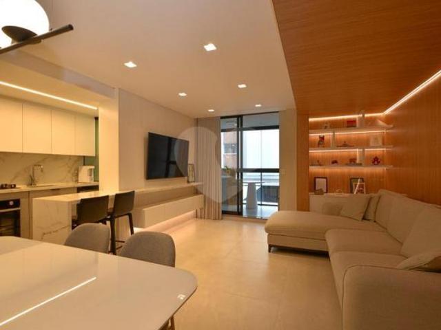 Apartamento Cabral 2 Dormitórios 1 Suíte 2 Vagas Móveis Planejados