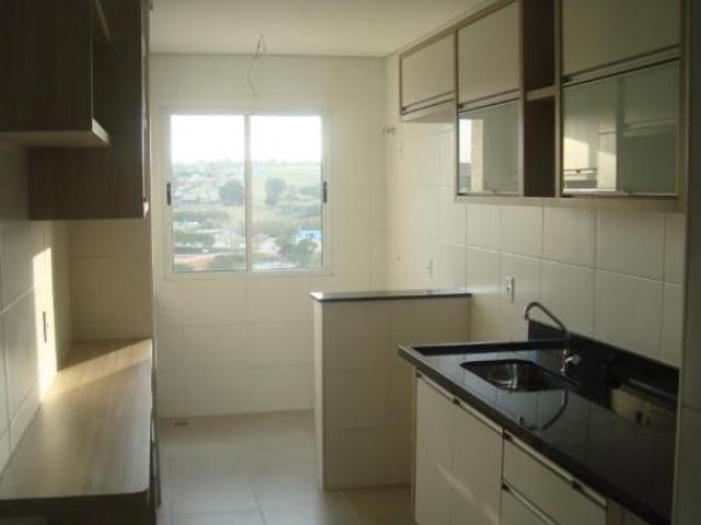 Apartamento à venda no Centro de Salto de Pirapora SP: 3 quartos, 1 suite, 1 sala, 1 banheiro, 2 vag