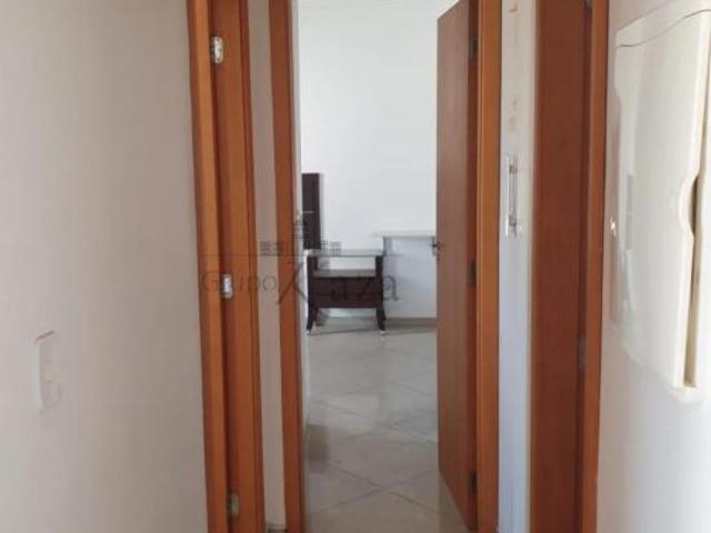 Apartamento Centro Residencial Solar do Barão Jacareí 2 Dormitórios 64m²