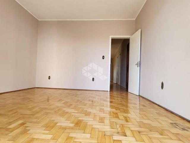 APARTAMENTO CENTRAL COM 4 DORMITÓRIOS E 4 VAGAS