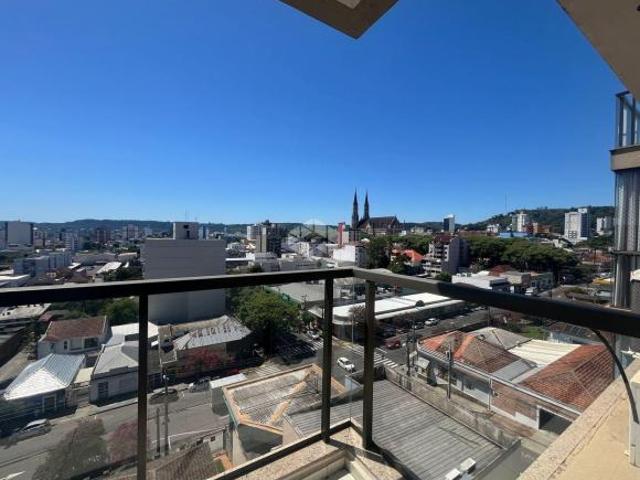 APARTAMENTO CENTRAL COM 03 DORMITÓRIOS