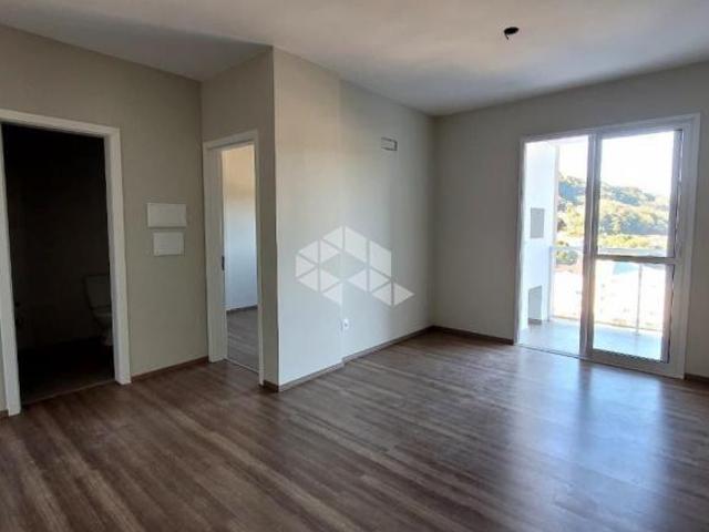 Apartamento central com 01 dormitório e 01 vaga de garagem