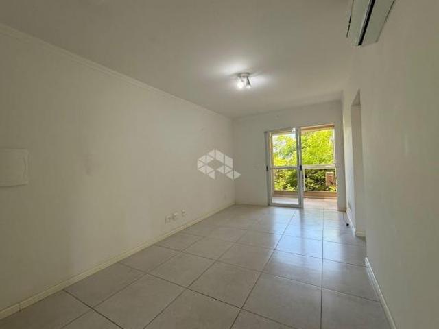Apartamento central com 02 dormitórios, próximo a Corsan
