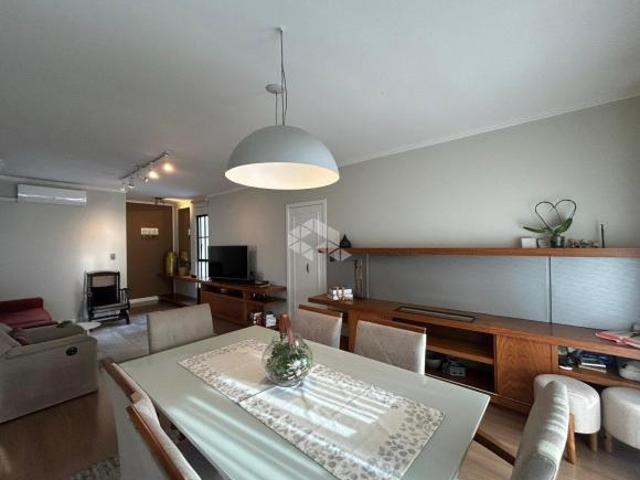 Apartamento central com 2 dormitórios sendo uma suíte