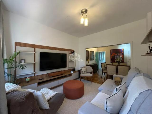 Apartamento central com 3 dormitórios!