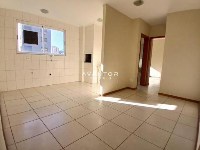 Apartamento Central De 1 Dormitório, Sala De Estar, Banheiro Social, Cozinha, Ch