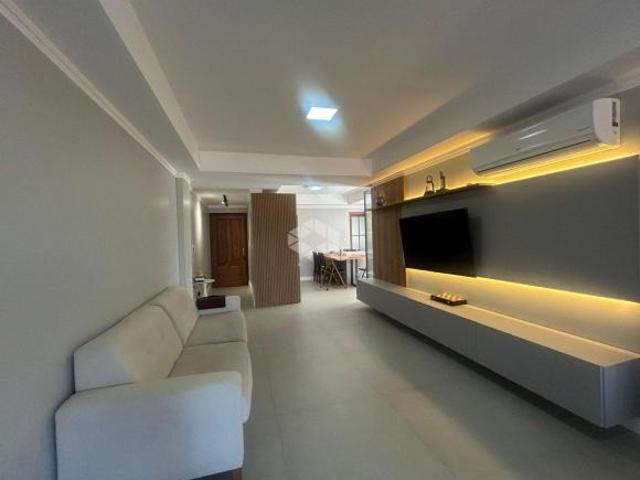 Apartamento Central Semimobiliado com 3 Dormitórios!