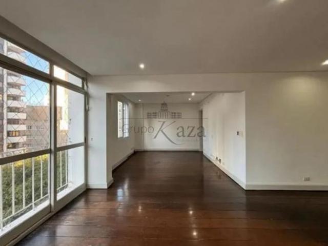 Apartamento Cerqueira César 3 Quartos 148m²