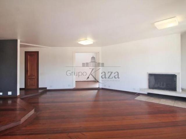 Apartamento Chácara Santo Antônio 4 Suítes 193m²