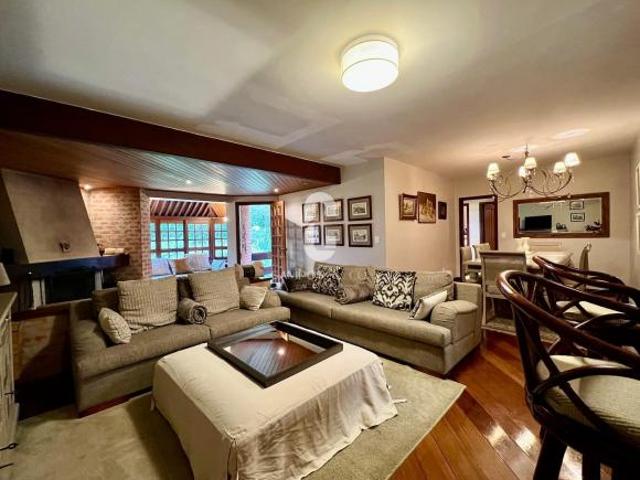 Apartamento charmoso à venda, Vila Capivari, Campos do Jordão, SP
