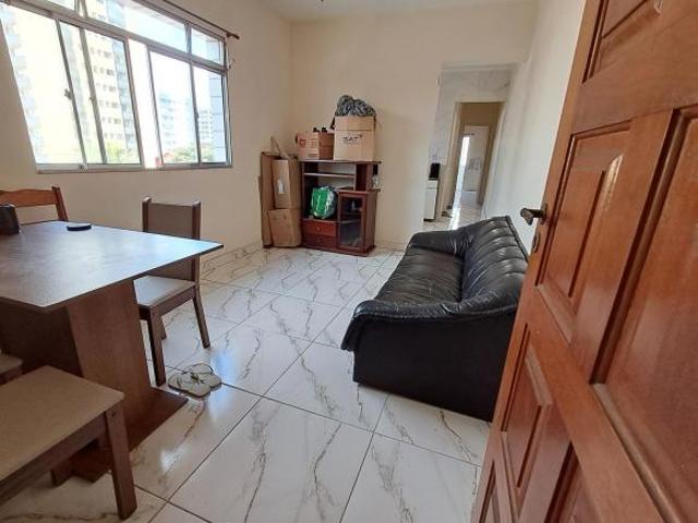 Apartamento com1 dormitório e sacada para a rua na Guilhermina em Praia Grande SP