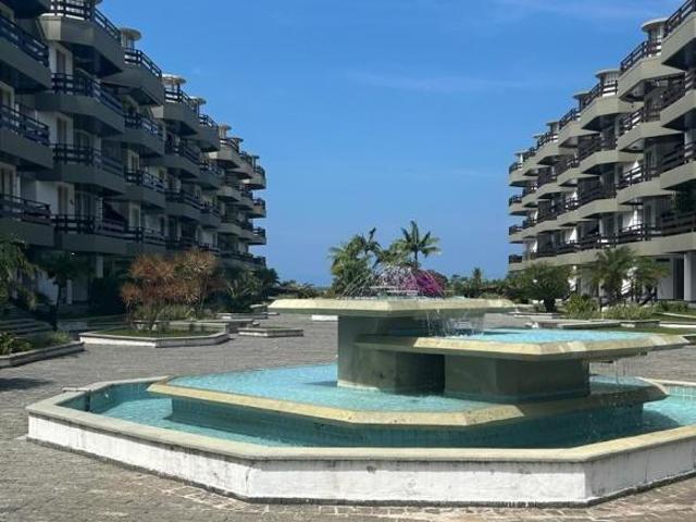 Apartamento com 3 dorm. Condomínio Arpoador lado praia em Peruíbe