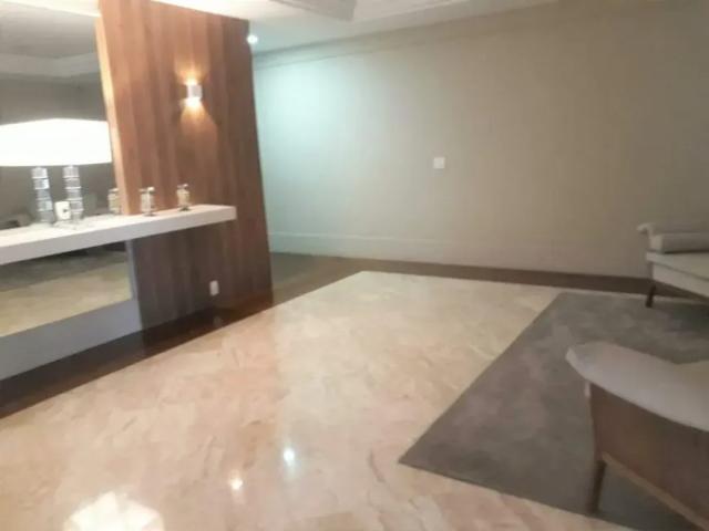 Apartamento com 3 dormitórios, uma suíte, 2 vagas de garagem, venda, Moema