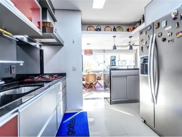 Apartamento com 3 dormitórios à venda, 110 m² por R$ 880.000 So Joo Porto Alegre/RS