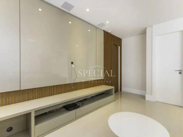 157 m², 3 suítes, 3 vagas – Apartamento com terraço gourmet integrado em Moema
