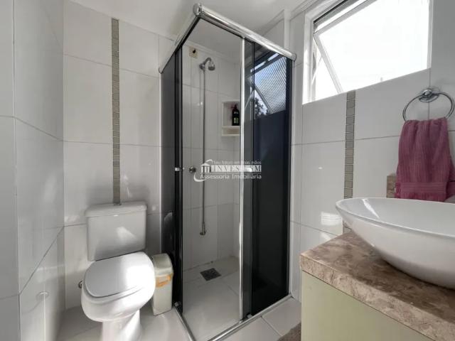 Apartamento com 3 dormitórios, central e semimobiliado