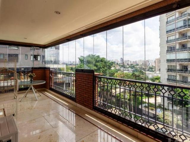 Apartamento com 3 Dormitórios 4 vagas em Higienópolis