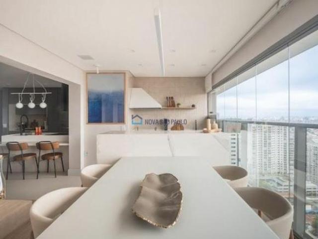 Apartamento com 3 dormitorios, 160metros do metrô!