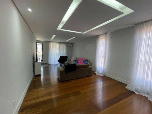 Apartamento com 3 dormitórios 1 suíte, dependência completa e 1 vaga demarcada no Embaré, Santos