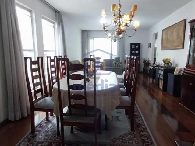 Apartamento com 3 dormitórios, 1 Suíte e sacada a 100 mts da Praia do Embaré !