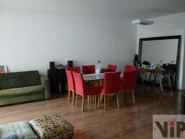Apartamento com 3 dormitórios, 1 suíte e varanda em Higienópolis